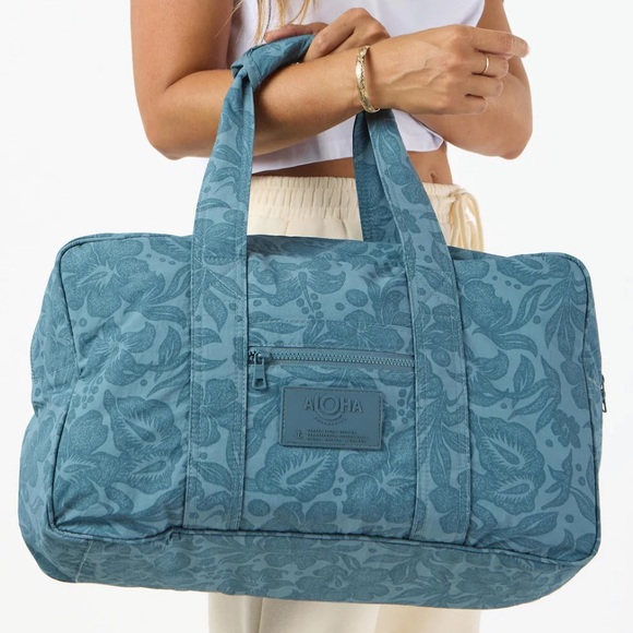 ALOHA Collection | Bags | Aloha Collection Breezy Weekender Bag Slate ...